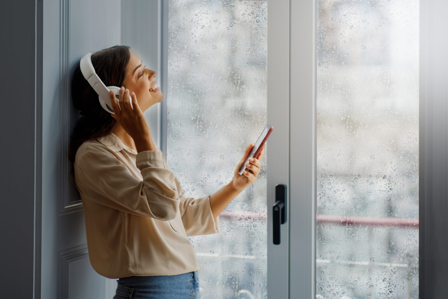 Soundproofing with Glass: How New Windows Can Reduce Noise Pollution ...